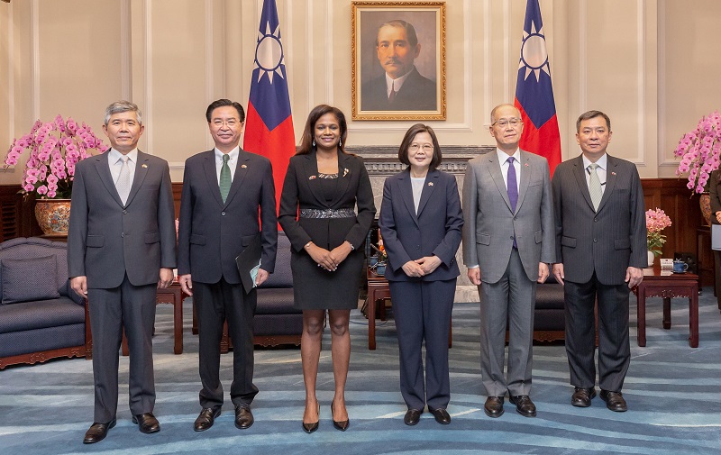 Credentials of new ambassadors to the ROC